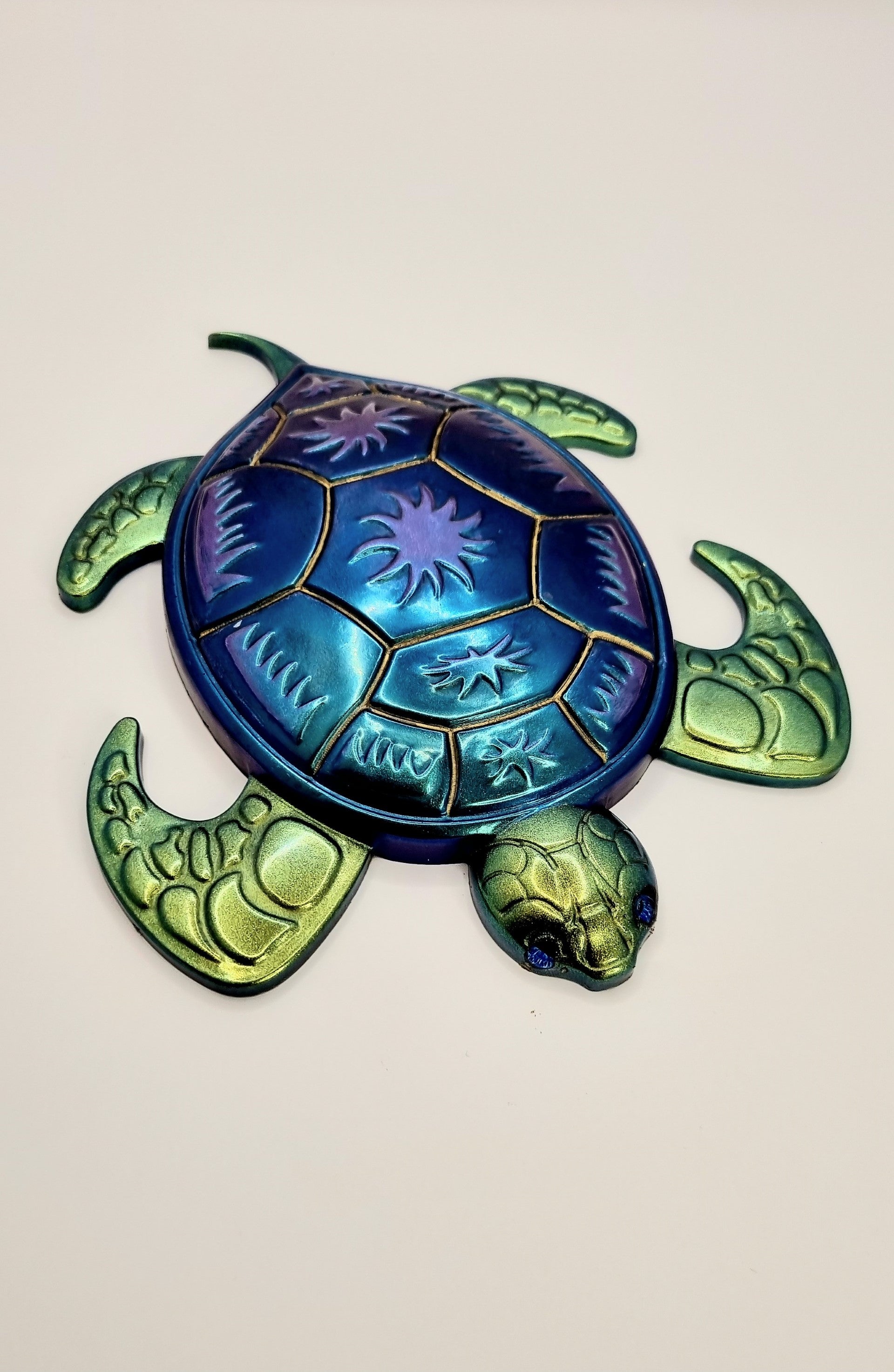Holographic Colour Shift Blue Eyed & Green Eyed Resin Sea Turtles ...